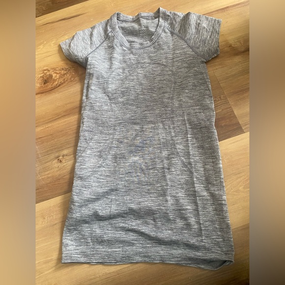 lululemon athletica | Tops | Lululemon Grey Swiftly Tech Short Sleeve 4 | Poshmark